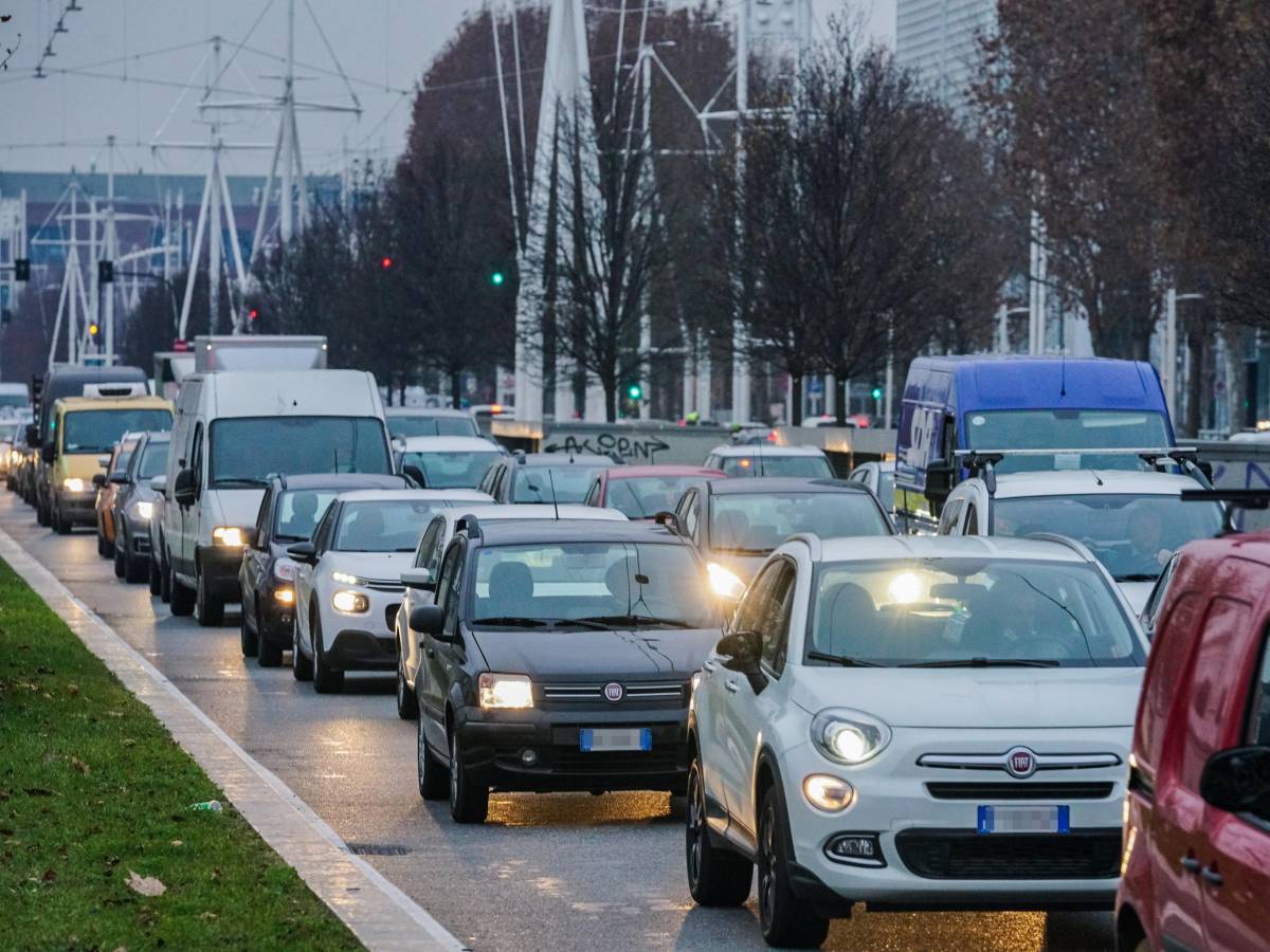 In Costiera Amalfitana tornano le targhe alterne. Sperimentazione anche ...