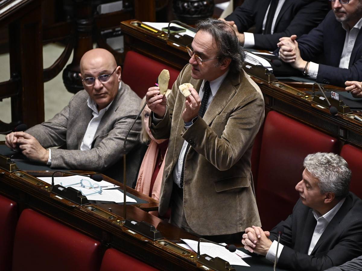 "I sassi dell'Adige", "Mica sono Mosè". Meloni asfalta il verde Bonelli ...