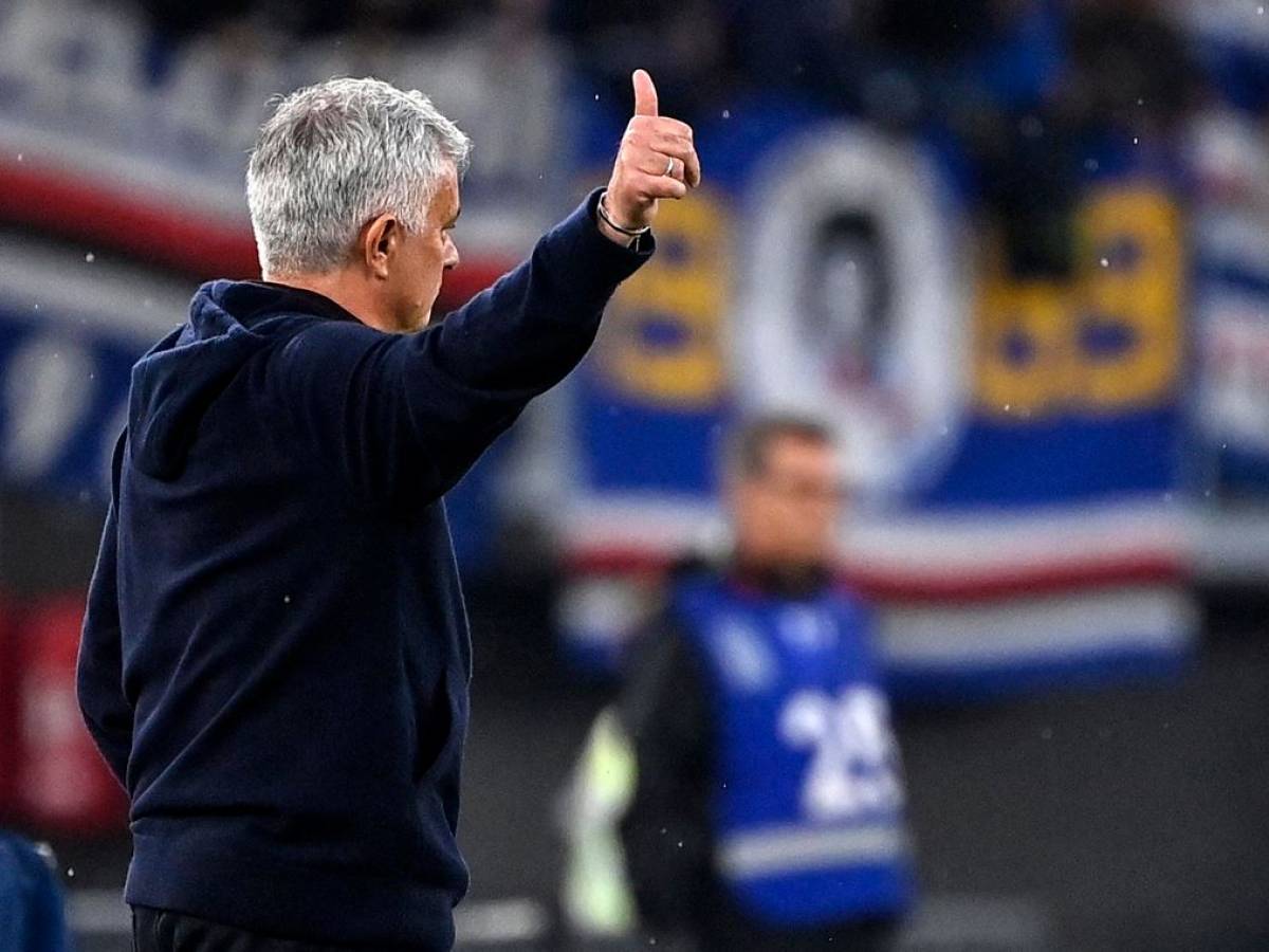 "Sei uno zingaro", i tifosi della Roma insultano Stankovic: Mourinho li ...