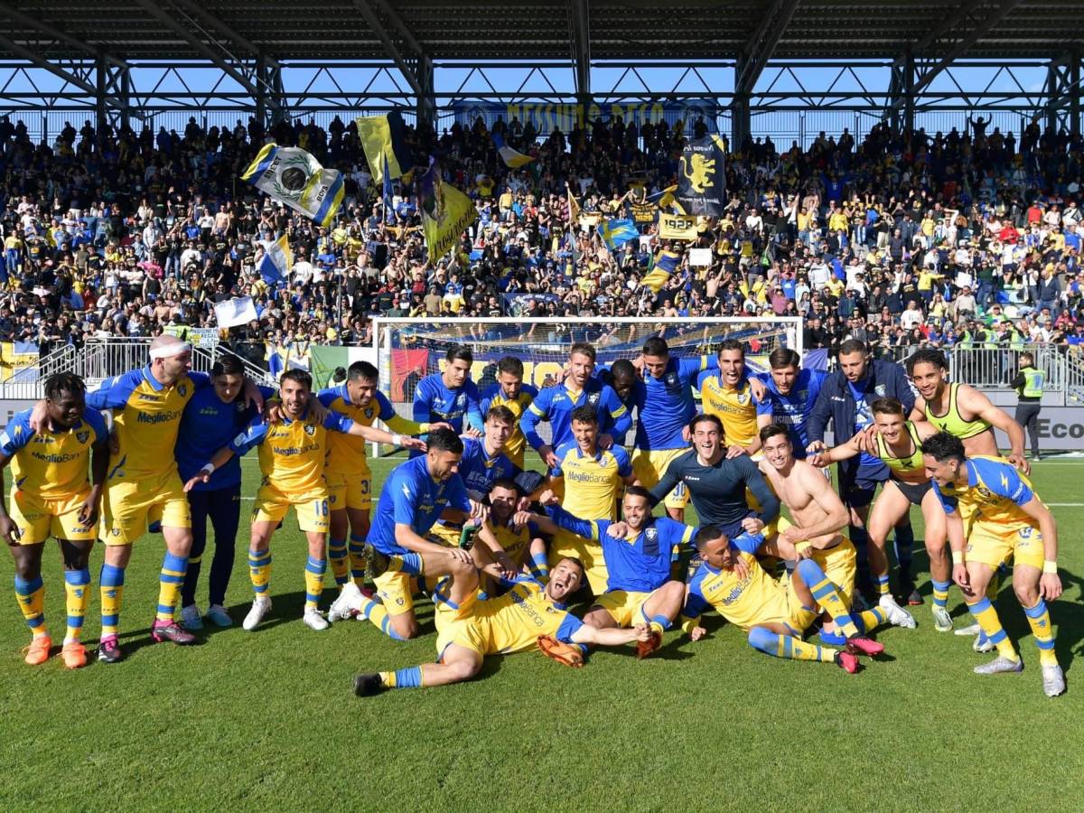 Il Frosinone vince e allunga. Pari fra Como e Genoa. Il Bari supera il ...