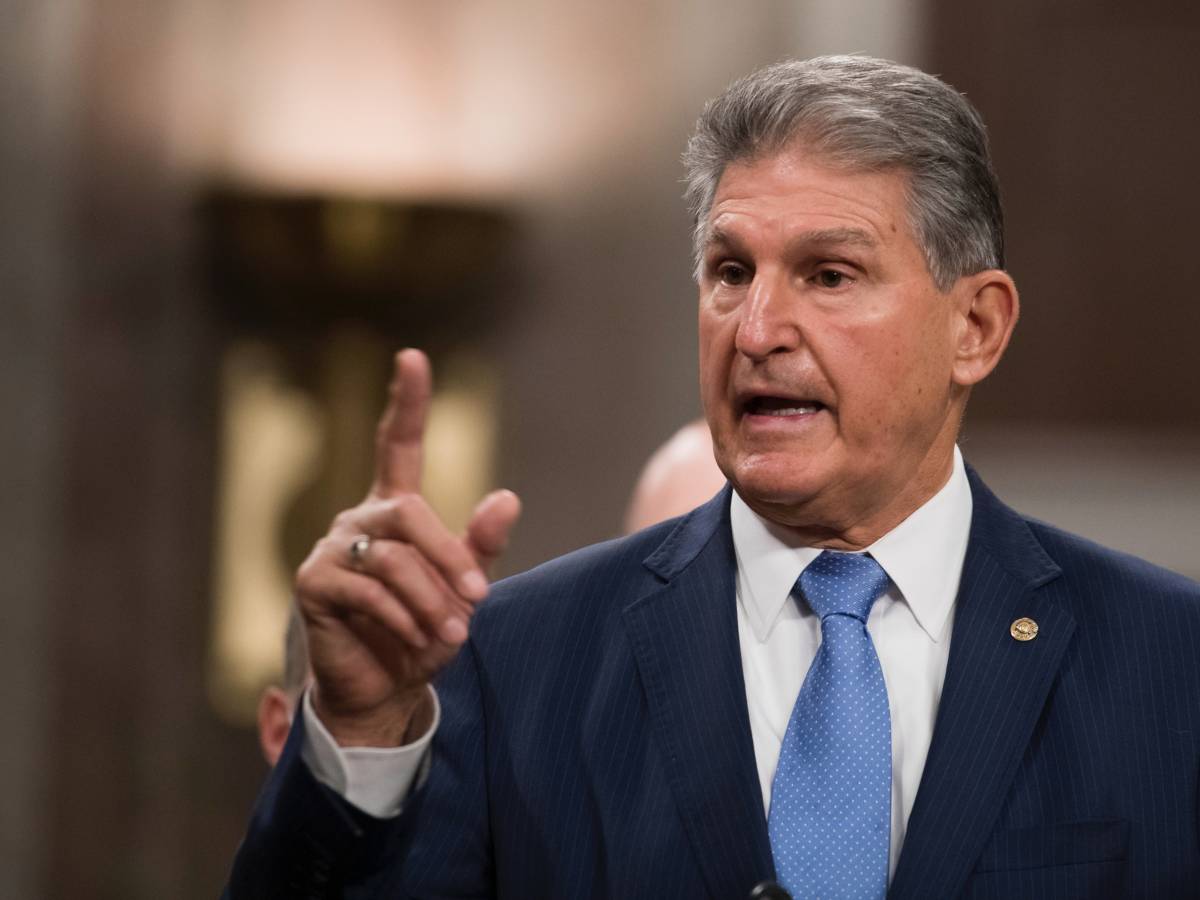 Manchin molla Biden e punta sul centro - il Giornale