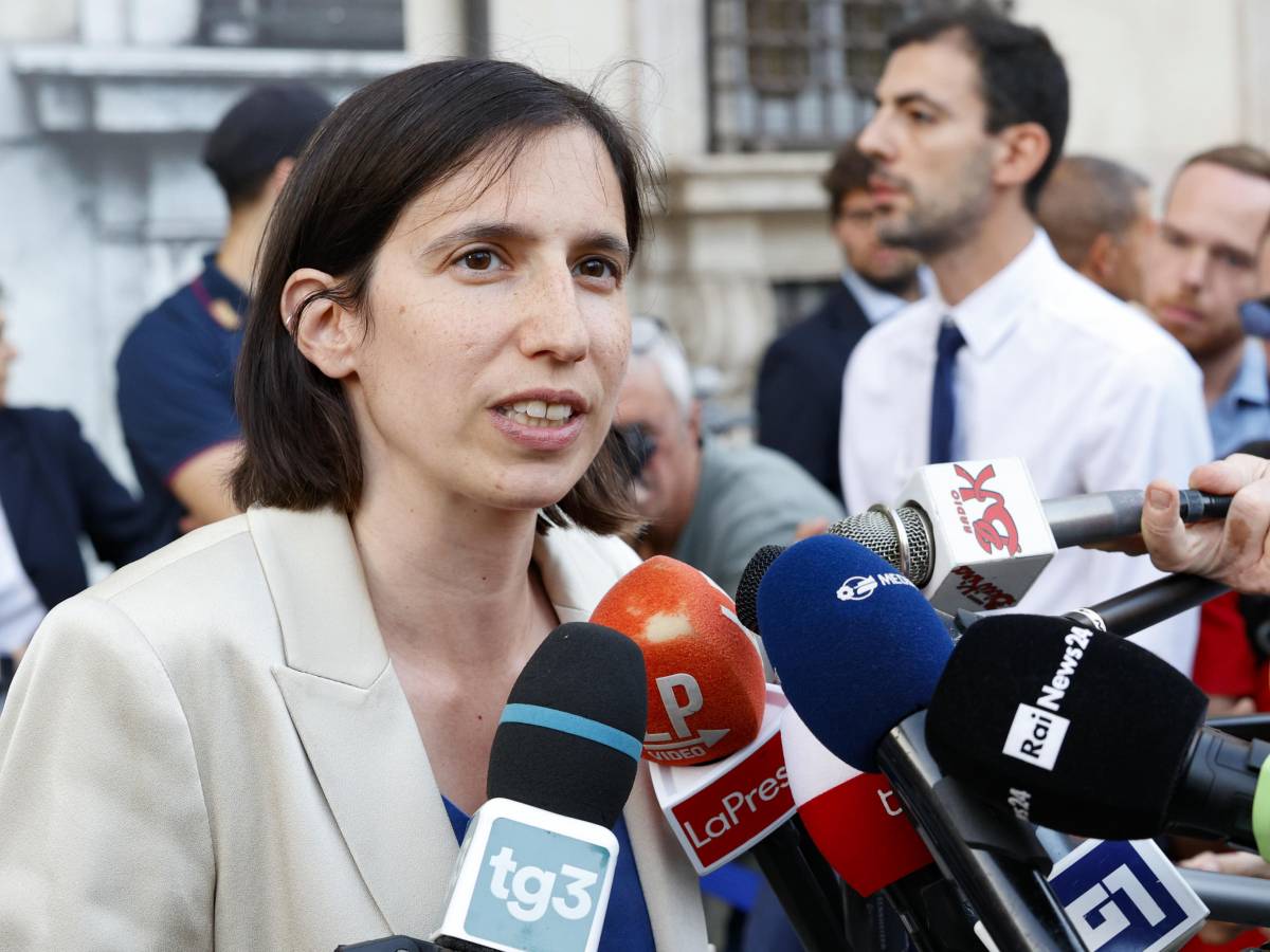 Il vizio di Elly: parlare male dell'Italia all'estero - il Giornale