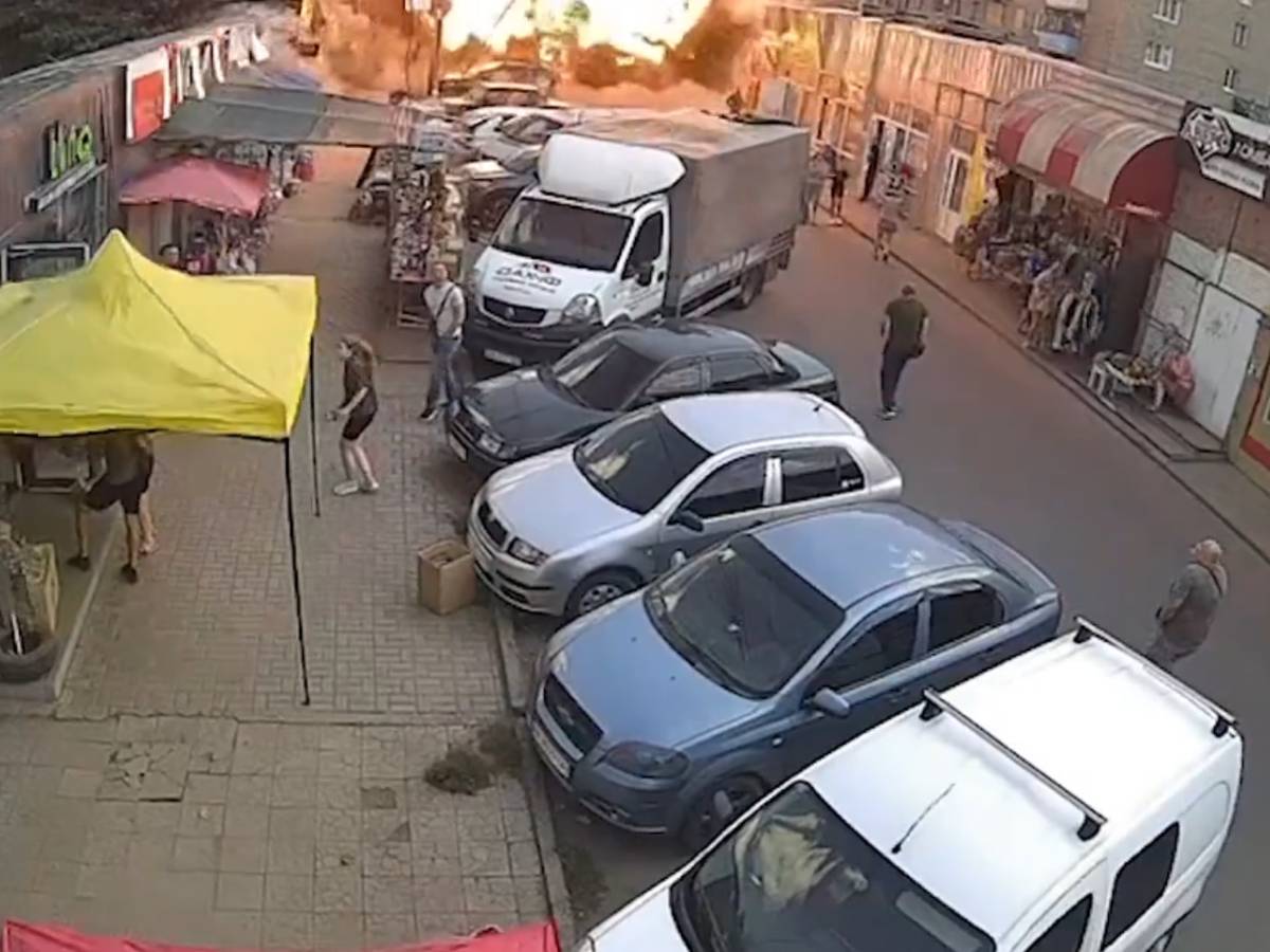 Ucraina, raid russo in un mercato. Zelensky: "16 persone uccise da ...