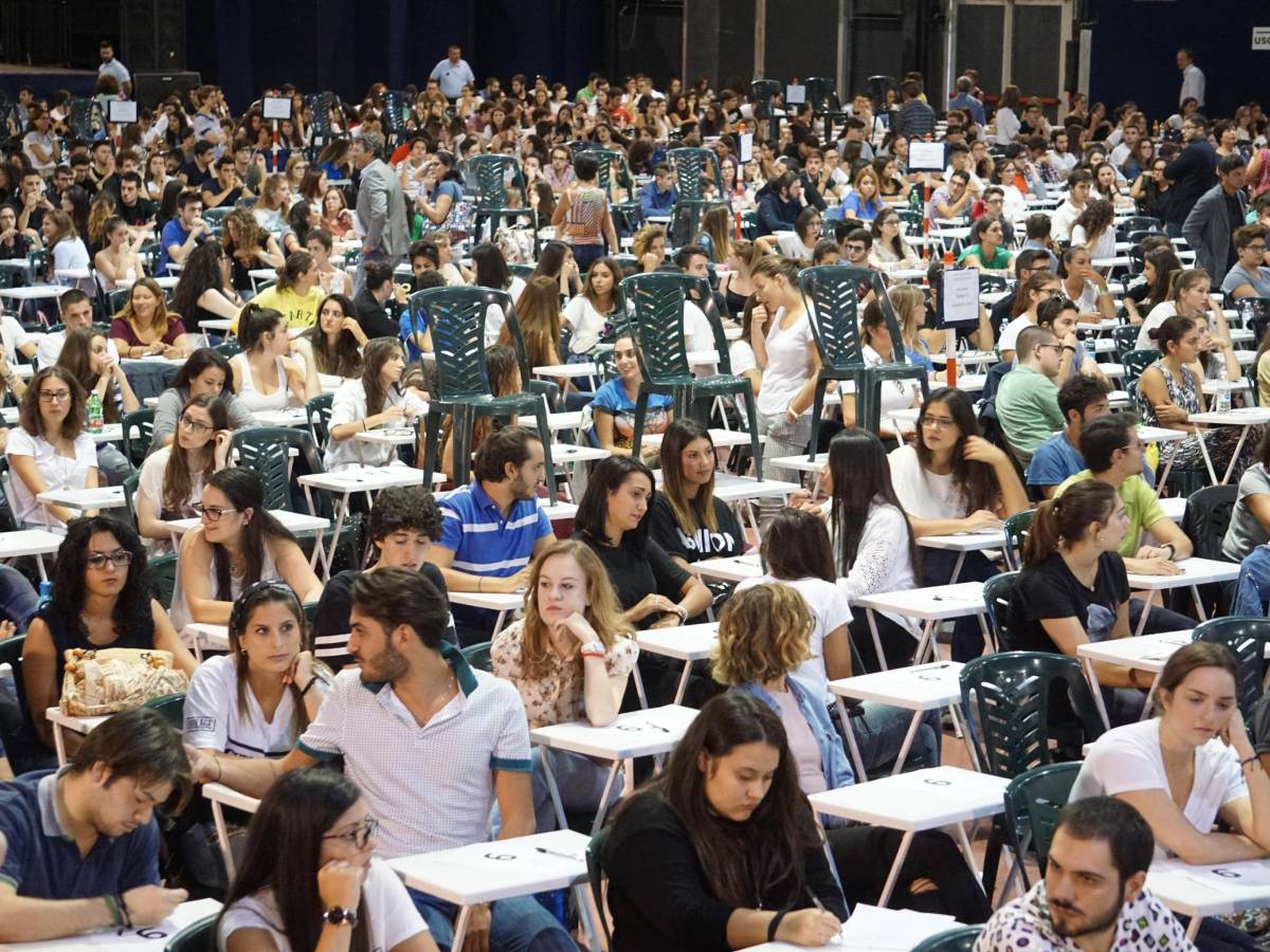 Test di Medicina, inchiesta a Bologna su tentativi di truffa e fake ...