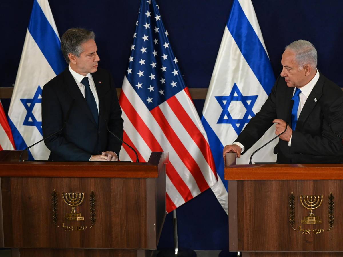 I terroristi e gli ostaggi. "Nove morti nei raid". I familiari contro ...