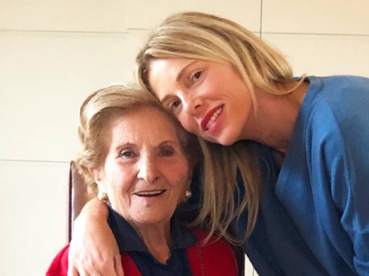 "Mi batte ancora a burraco". Gli auguri di Alessia Marcuzzi per il ...