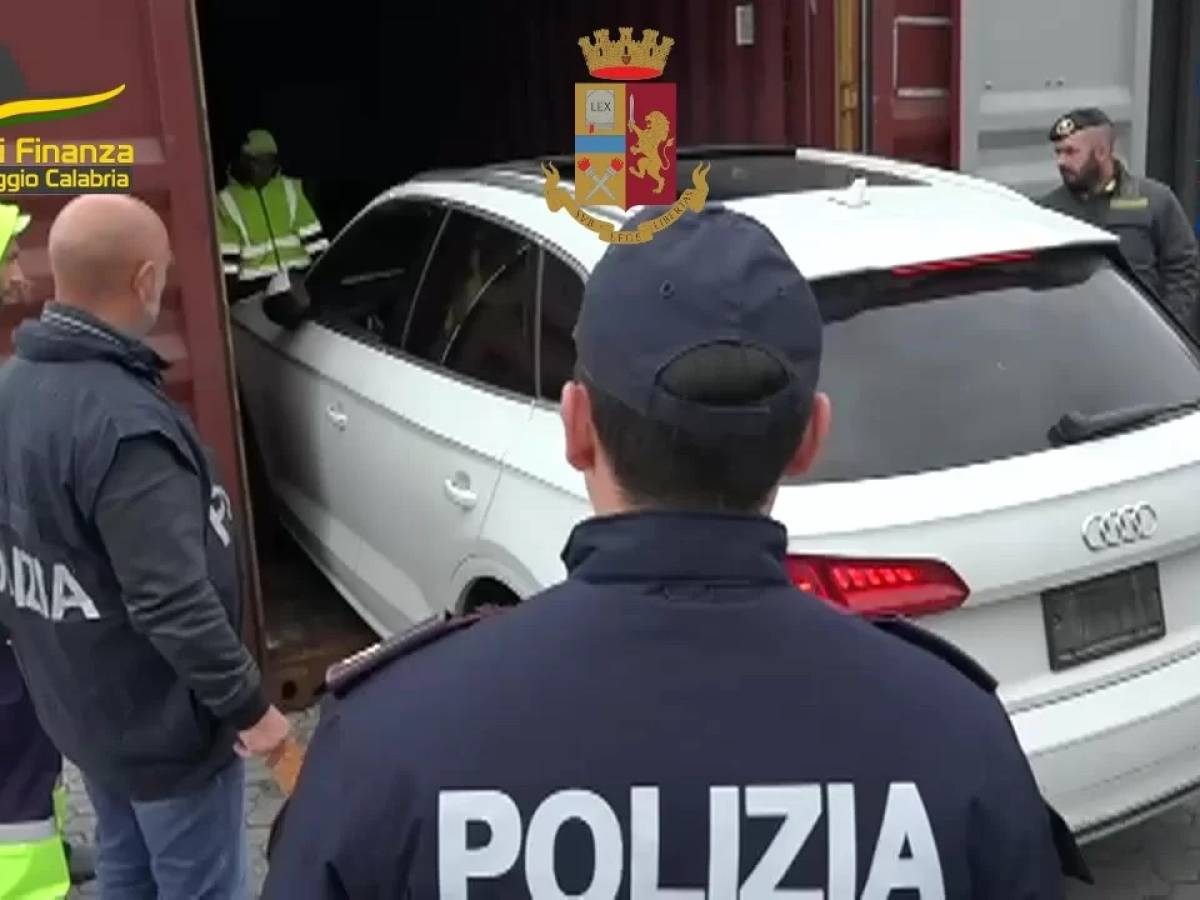 Maxi sequestro di auto al porto di Gioia Tauro, 251 veicoli rubati e ...