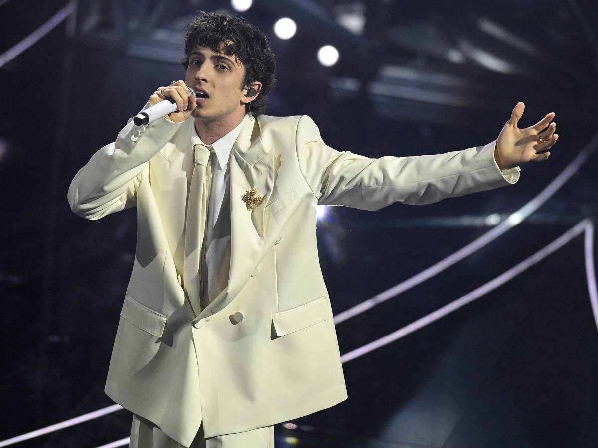 Sangiovanni: la rottura con Giulia Stabile e le fragilità dietro la canzone "Finiscimi" - il ...