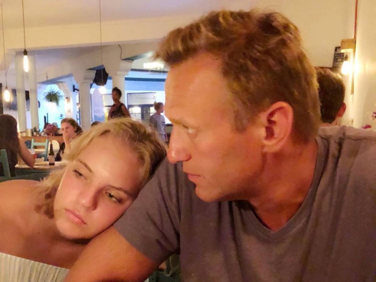 Gli studi a Stanford e le battaglie del padre: chi è Dasha Navalnya ...