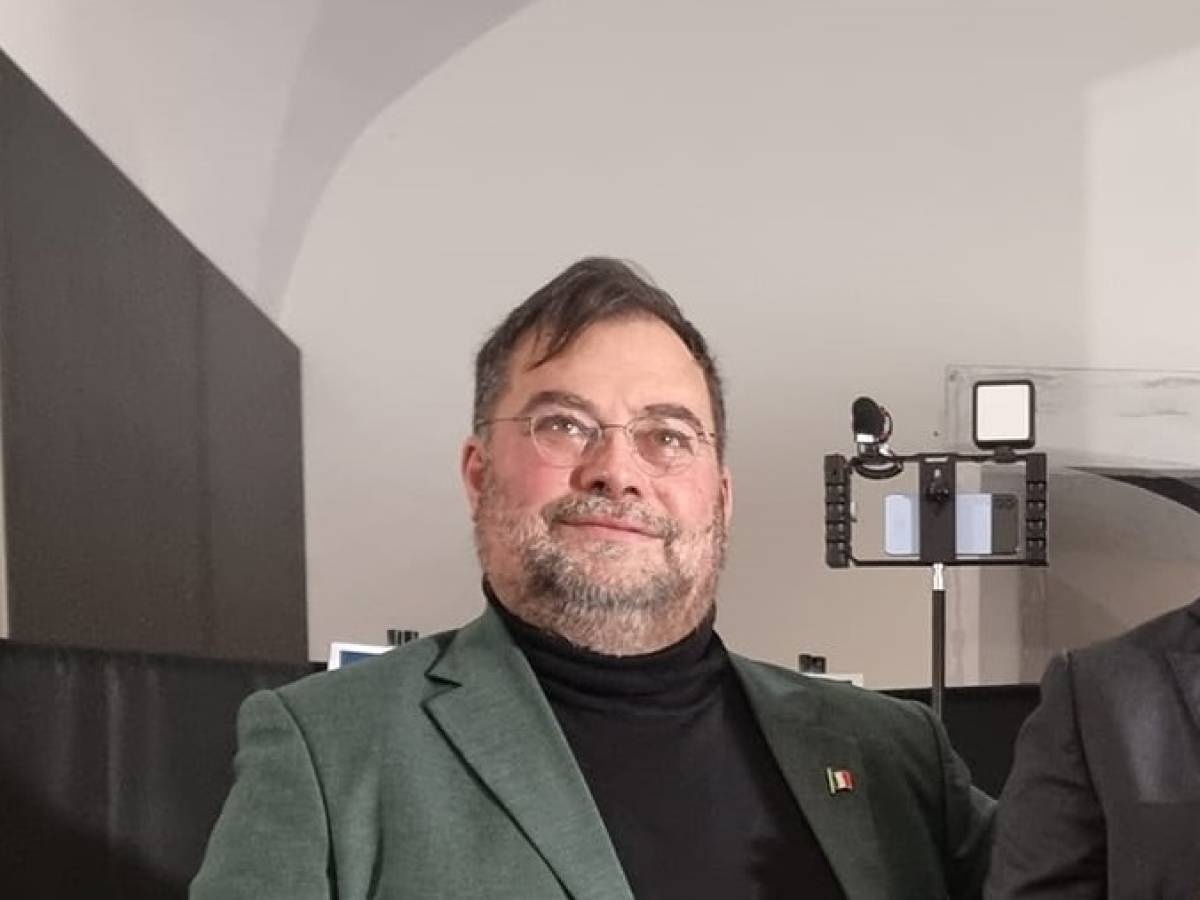"Sei grasso che cola". Le offese sui social al candidato ex-paziente ...