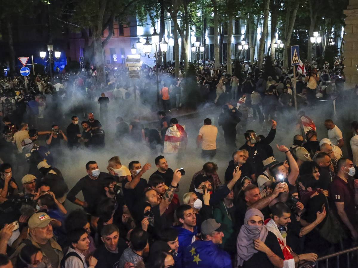 Proteste e arresti, la Georgia resta nel caos. L'ombra del Cremlino e i ...