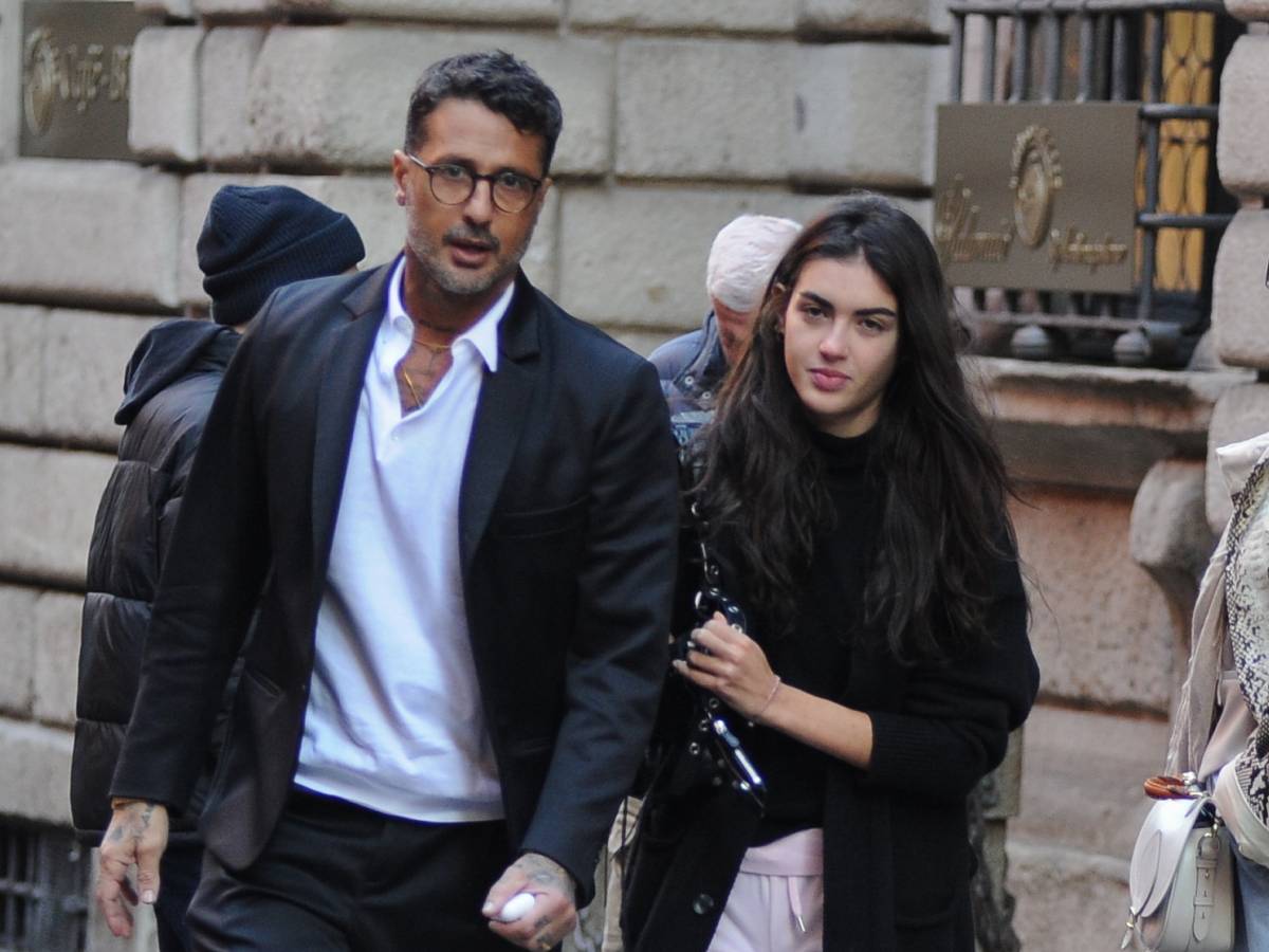 Fabrizio Corona padre per la seconda volta. Sara Barbieri è incinta: "Sogno una bimba" - il Giornale