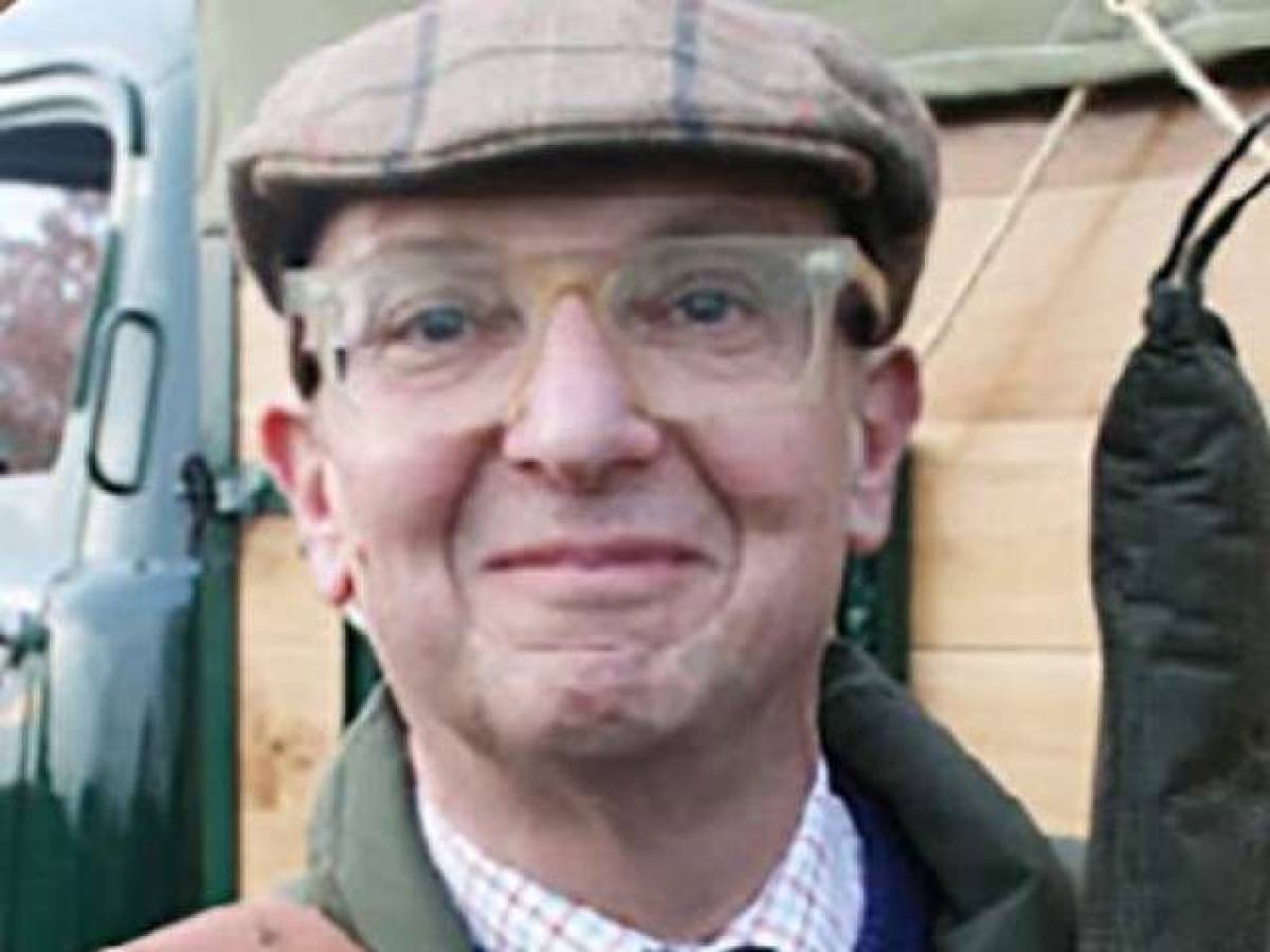 "Ha più terre di Carlo III". Chi è il conte che ha comprato un palazzo ...