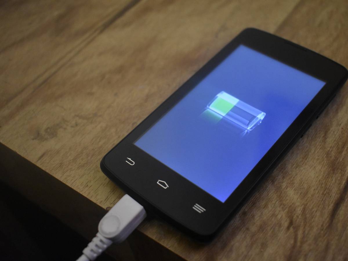 Togli lo smartphone dalla carica se appare questo simbolo - il Giornale
