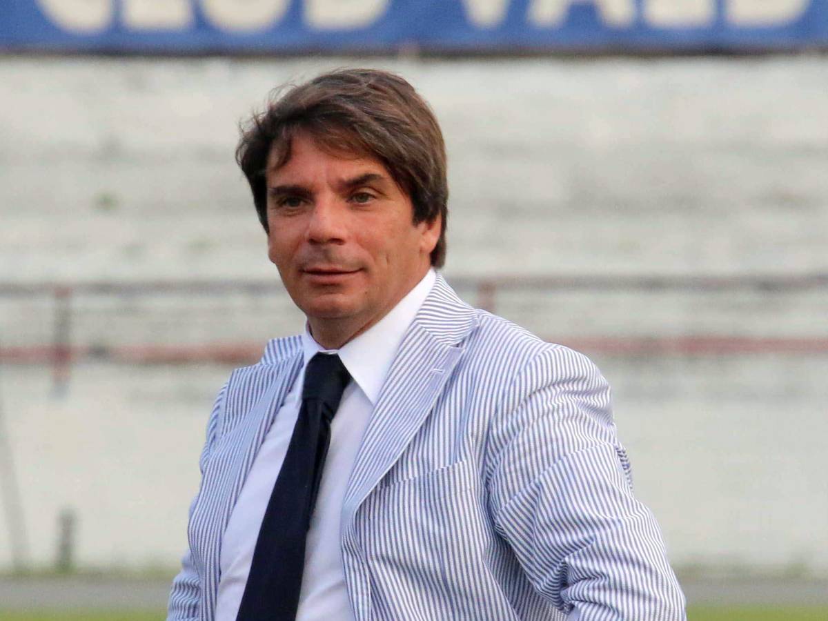 Cacciato via per un motivo gravissimo. Cos'ha combinato l'allenatore ...