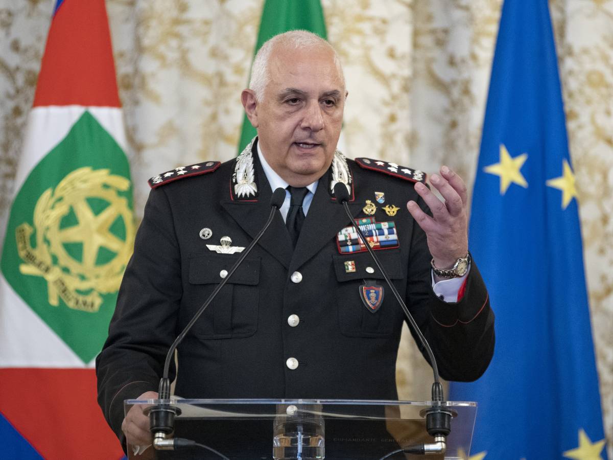Il generale scende in campo. "Cittadinanza, nuova legge" - il Giornale