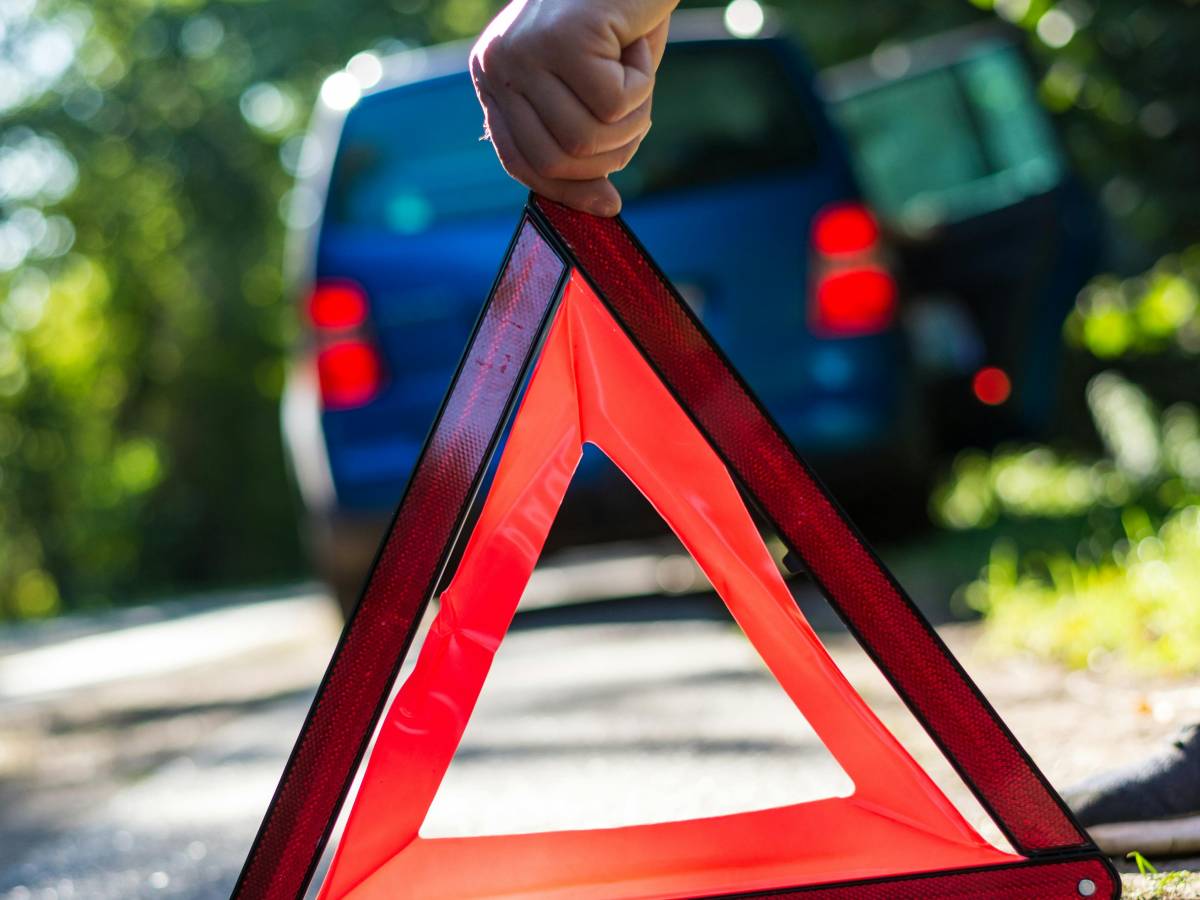 Occhio alle quattro frecce in auto: così rischi la multa - il Giornale