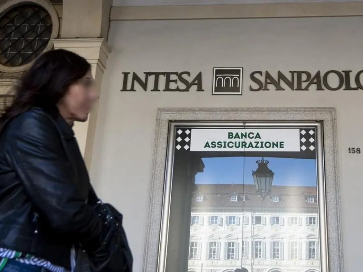 Intesa Sanpaolo in tilt su app e home banking: impossibile accedere ai ...