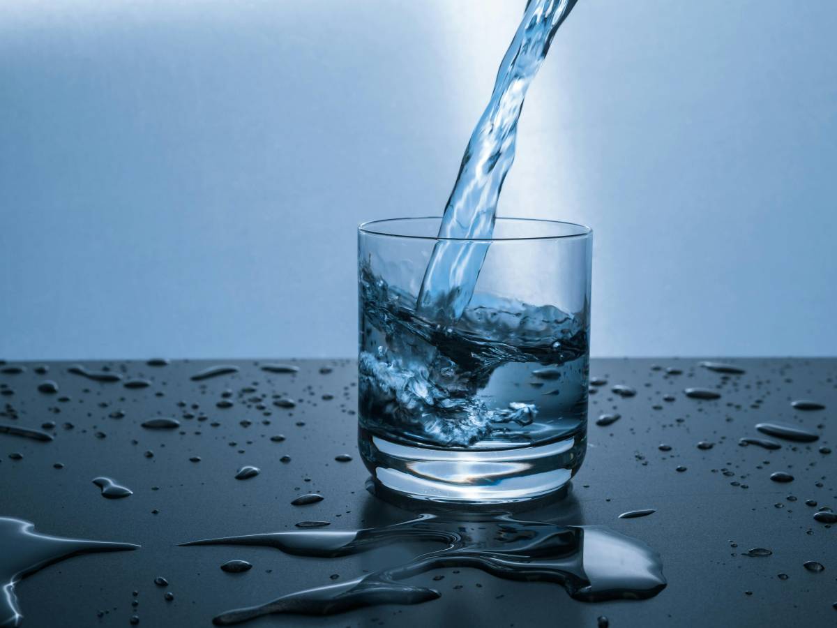 Acqua, ecco quanti bicchieri al giorno bisogna bere - il Giornale