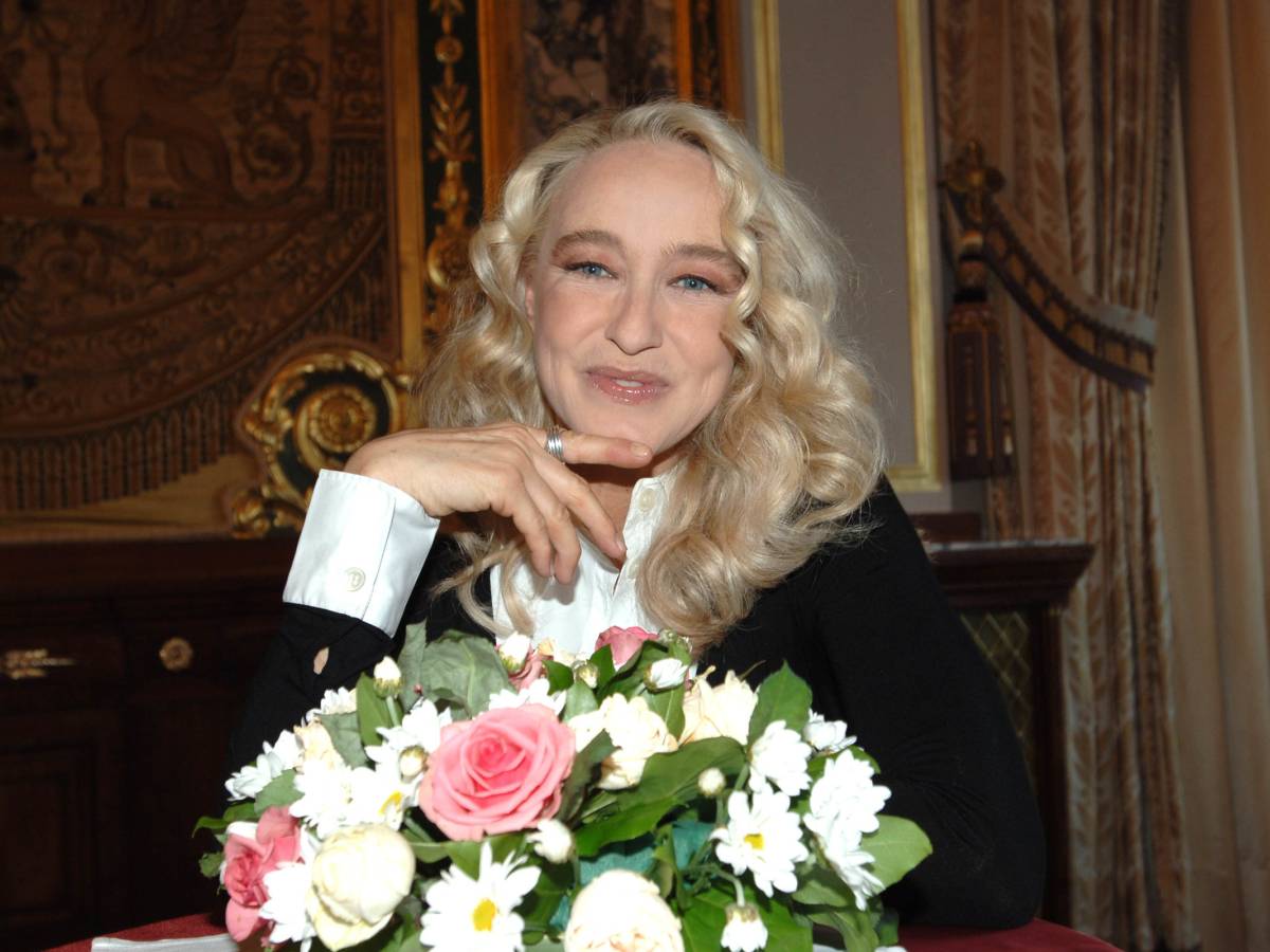 Camera ardente privata e musiche dei Pink Floyd. Le ultime volontà di ...