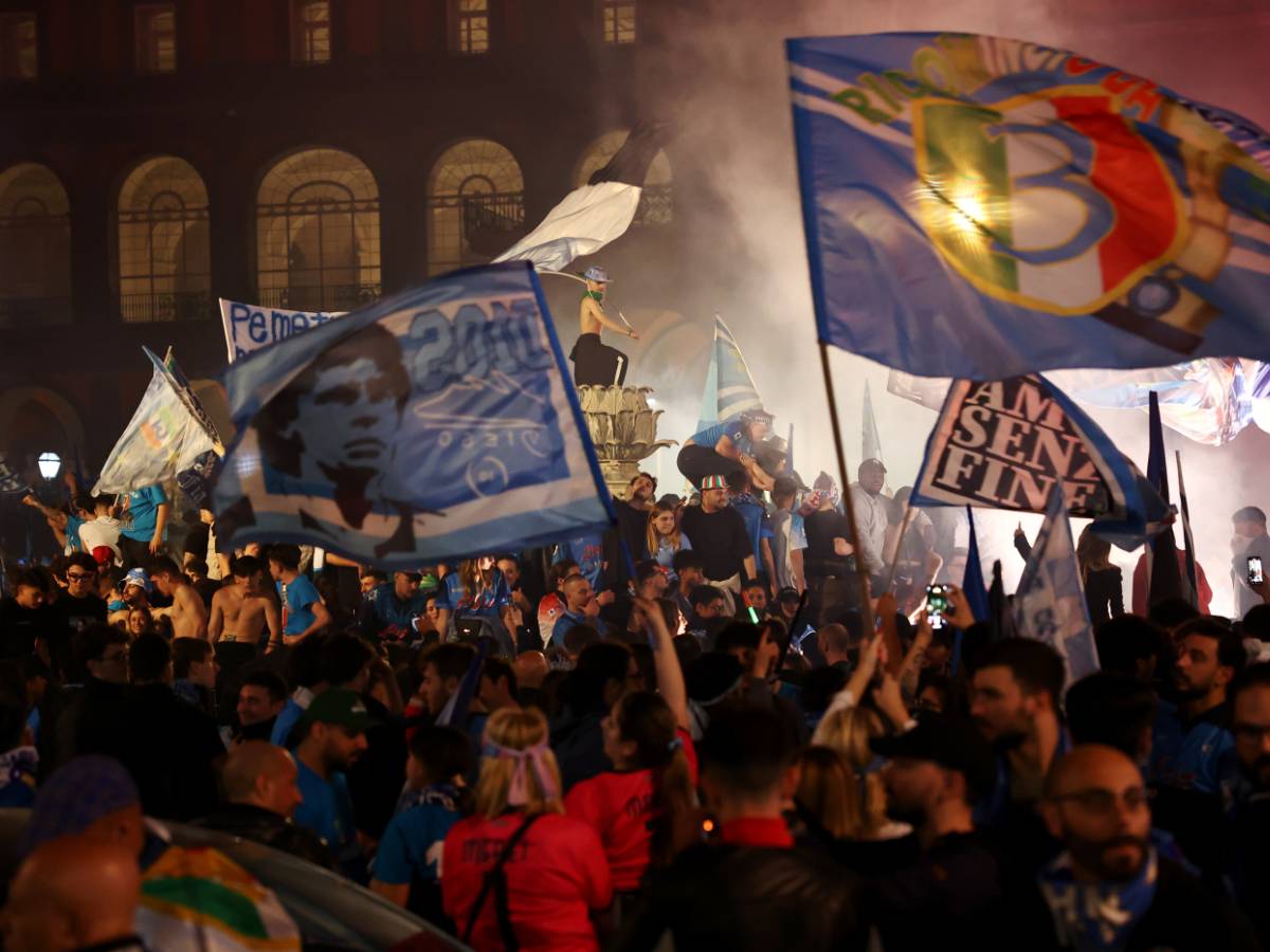 "Zona azzurra", strade chiuse e maxischermi: i provvedimenti per Napoli ...