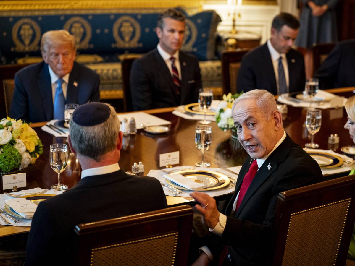 Show Donald-Bibi tra elogi e sorrisi. "Creatore di pace. Ti candido al ...