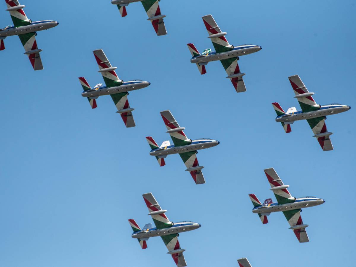 Ecco perché due aerei militari hanno sorvolato Milano: pronto lo show ...