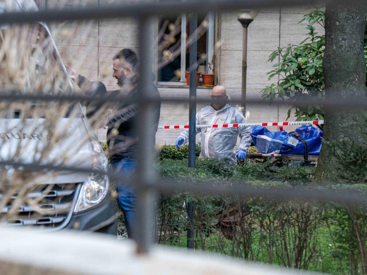 Donna seminuda morta nel cortile. A Milano il giallo della sconosciuta ...