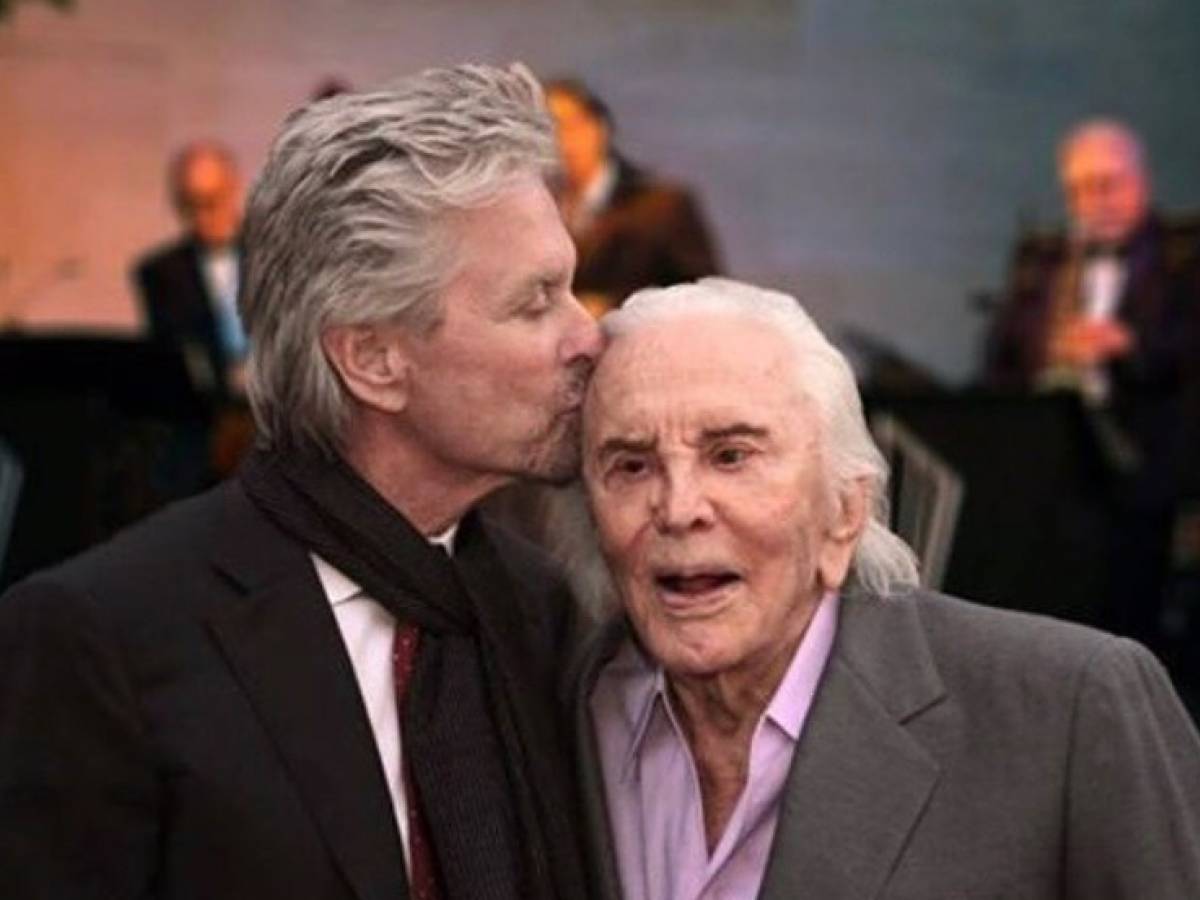 Michael Douglas a bocca asciutta: il padre Kirk lascia tutta l'eredità ...