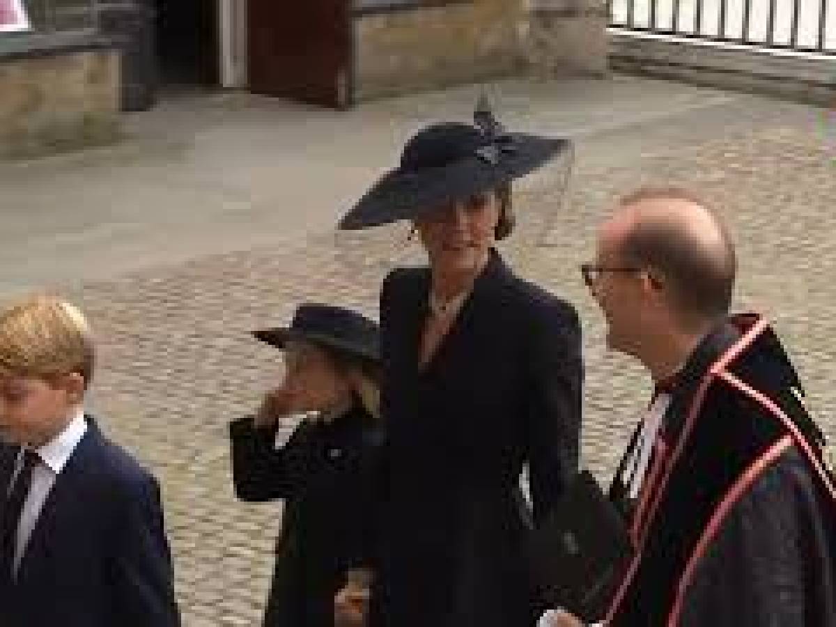 VIDEO: Funerali Regina Elisabetta, l'arrivo di Camilla e Kate - il Giornale