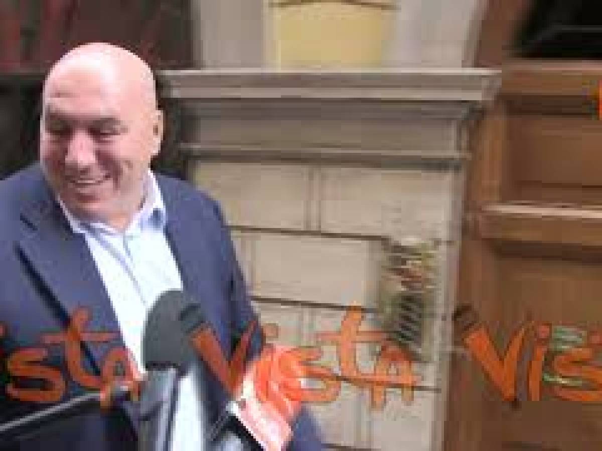 VIDEO: Crosetto esce da ristorante a Roma, la serie di “no comment” su ...