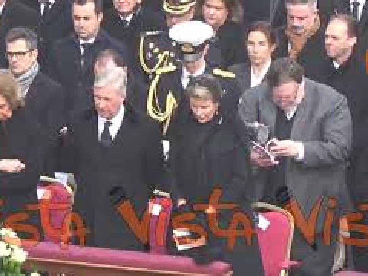 VIDEO: Funerali Ratzinger, in Piazza San Pietro circa 100mila fedeli ...