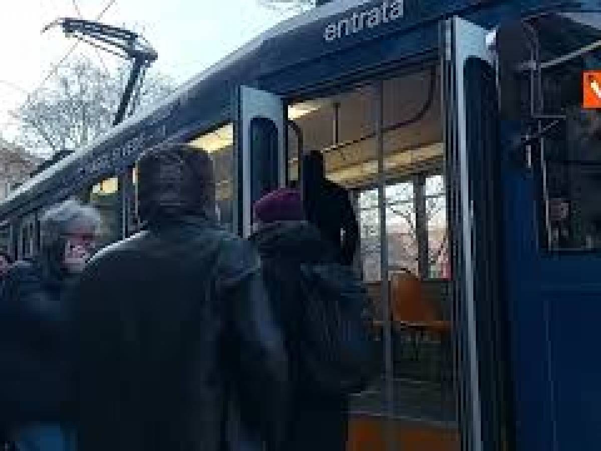 VIDEO: Bit 2023, conferenza di presentazione della Fiera su un tram a ... VIDEO: Bit 2023, conferenza di presentazione della Fiera su un tram a ...