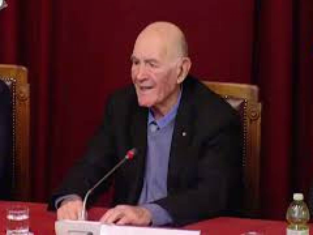 VIDEO: Sami Modiano si commuove raccontando la liberazione dal campo di ...