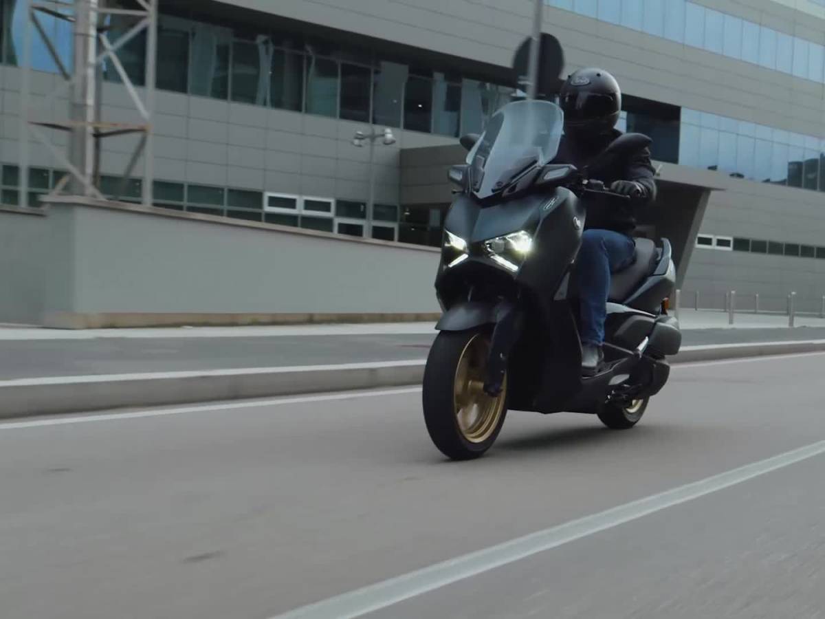 VIDEO: Yamaha XMAX 300 Tech Max, prima prova del maxi scooter: guarda ...