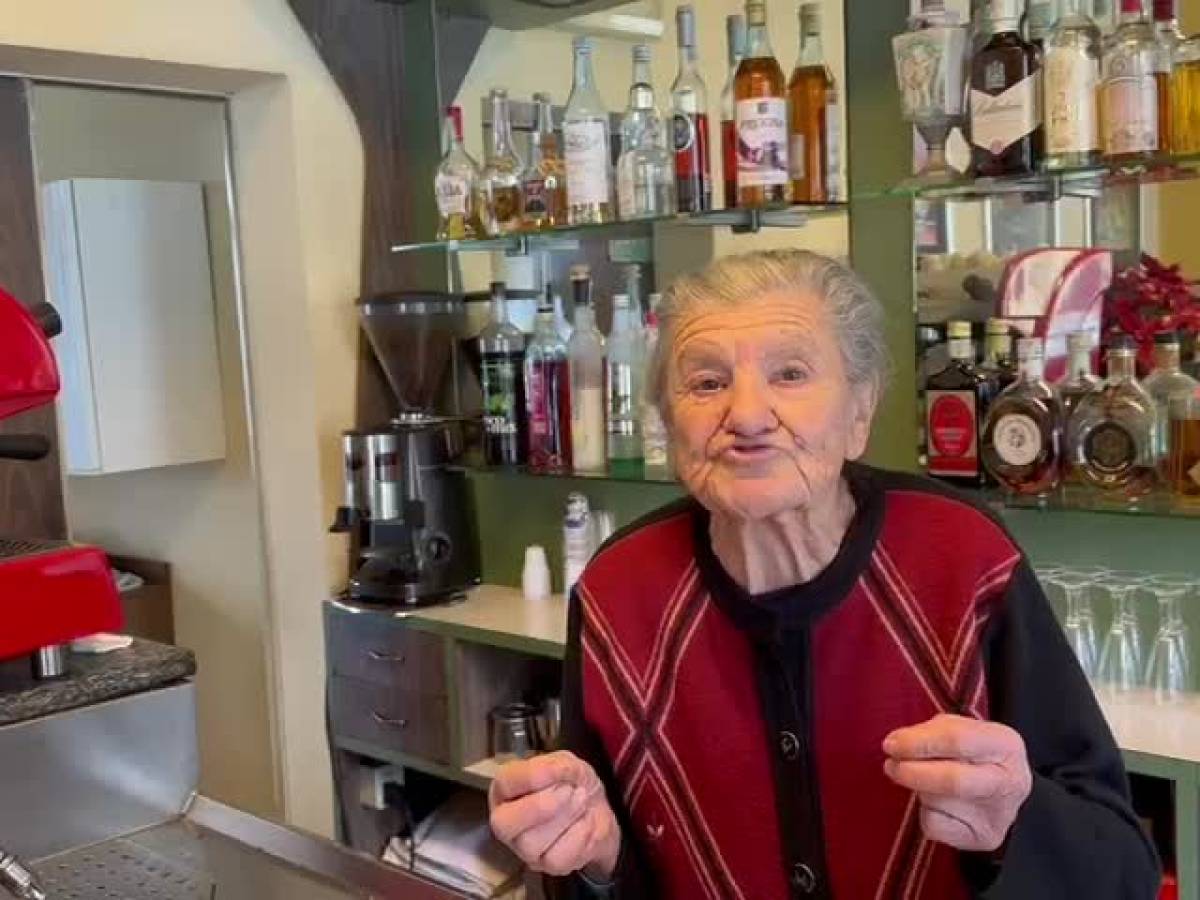 VIDEO: Storia di Anna (Renée) Possi la barista più anziana d’Italia ...