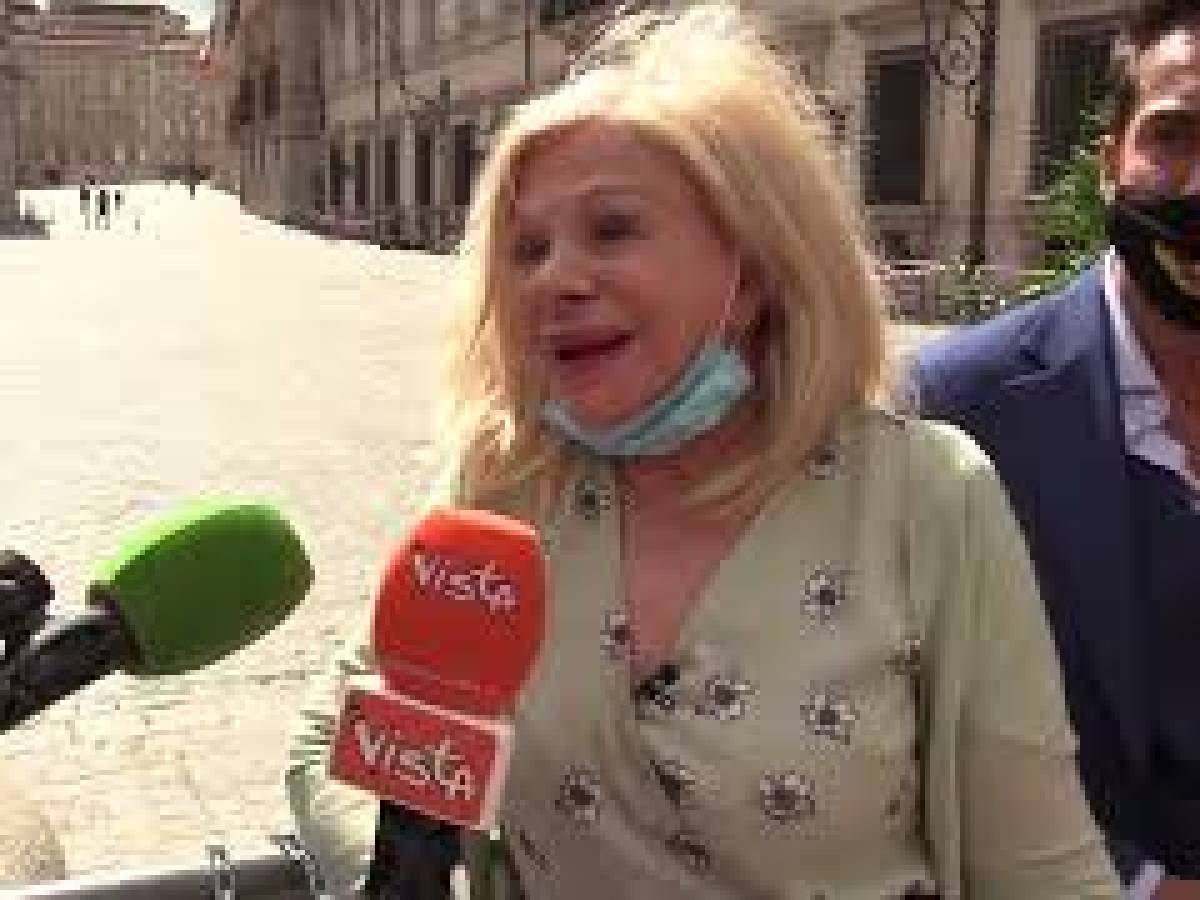 VIDEO: Addio a Sandra Milo. Nel 2020 si incatenò a Palazzo Chigi e fu ...