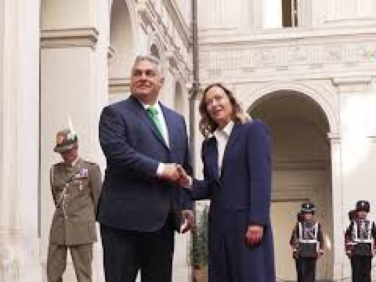 VIDEO: Meloni riceve Orban a Palazzo Chigi, il premier ungherese accolto con gli onori militari ...