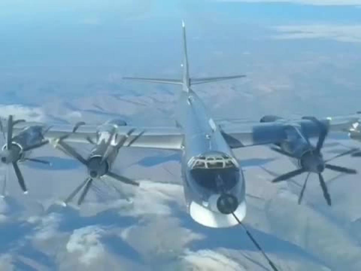 VIDEO: Bombardieri russi e cinesi per la prima volta in volo verso gli ...