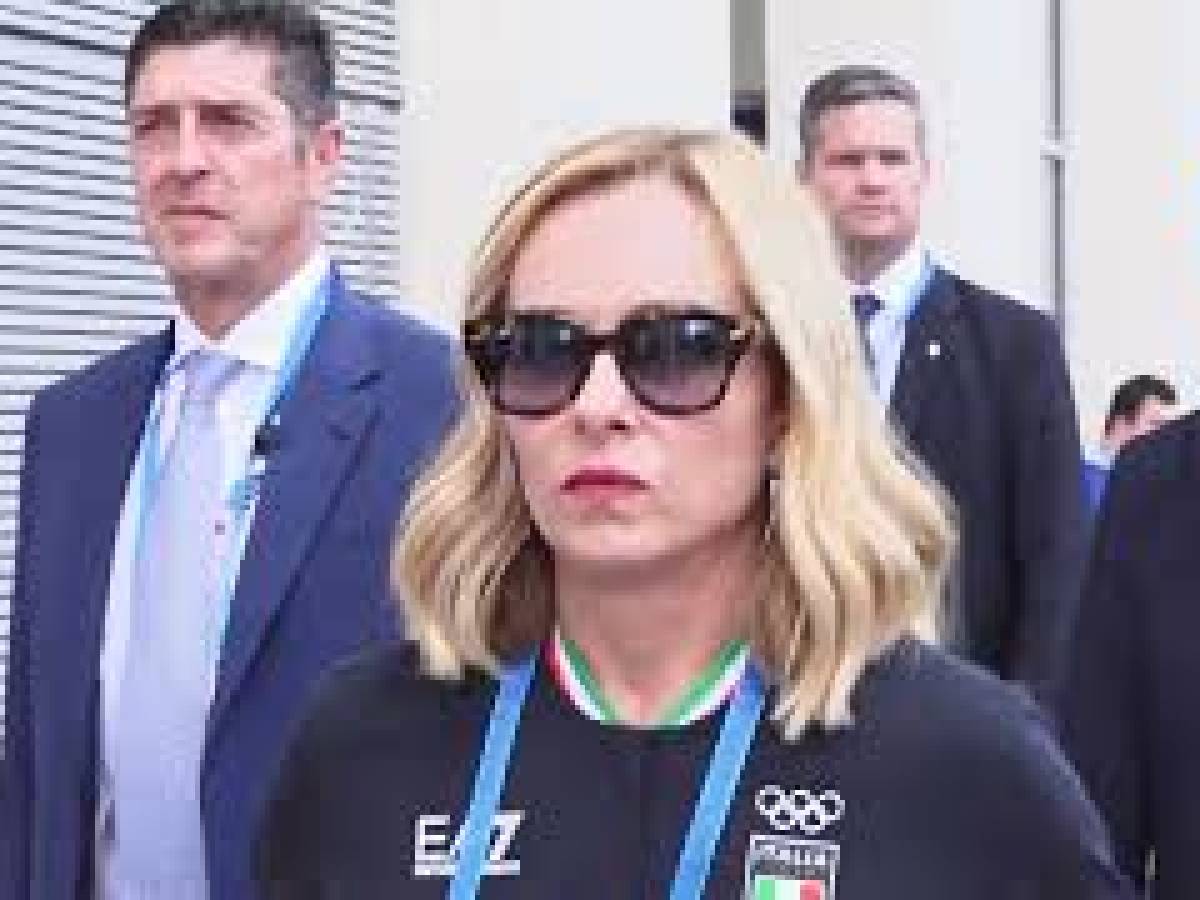 VIDEO: Meloni a Casa Italia, poi incontra pugile Angela Carini: "So che ...