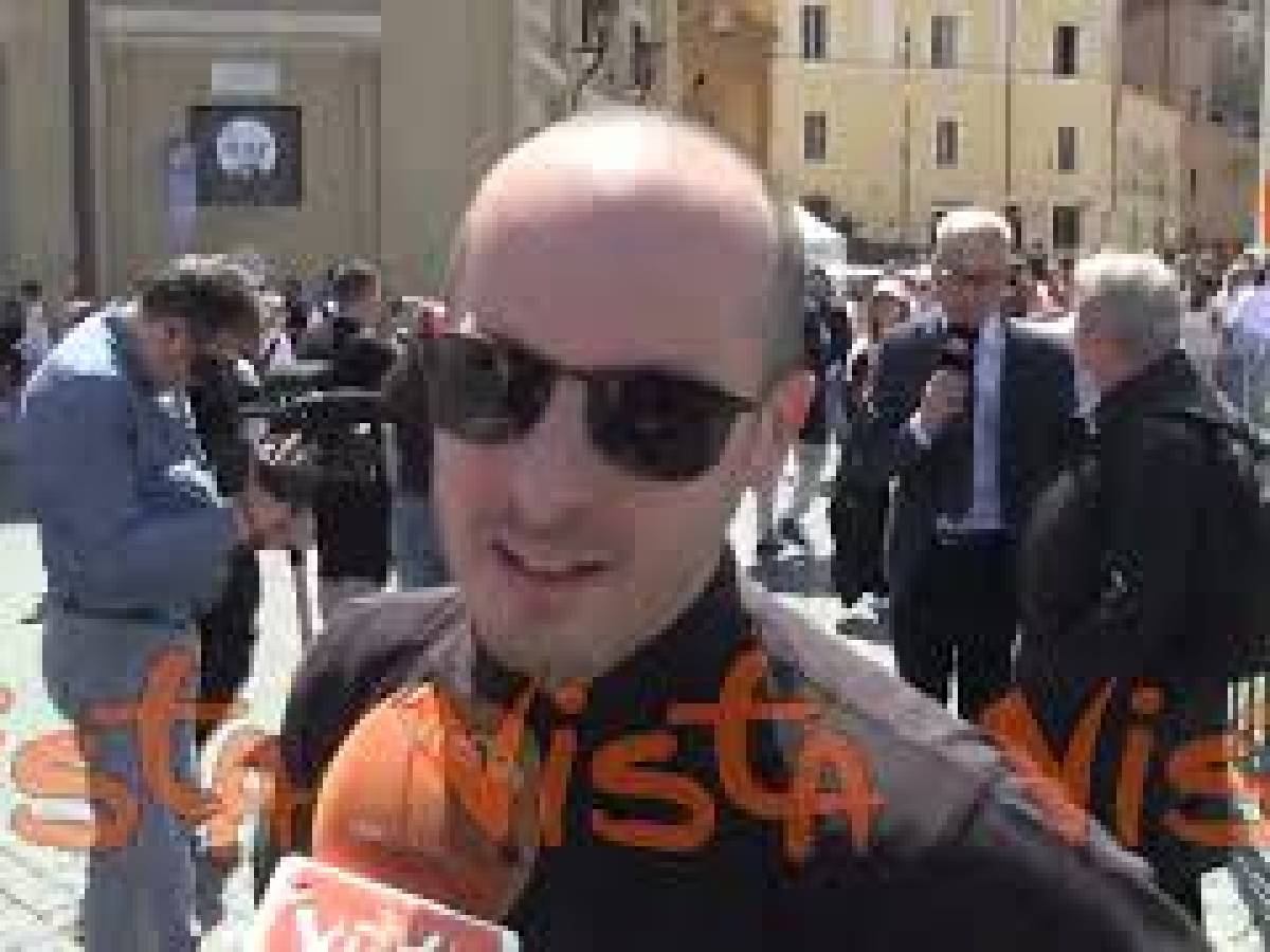 VIDEO: L'addio a Papa Francesco dei fedeli a Piazza San Pietro ...