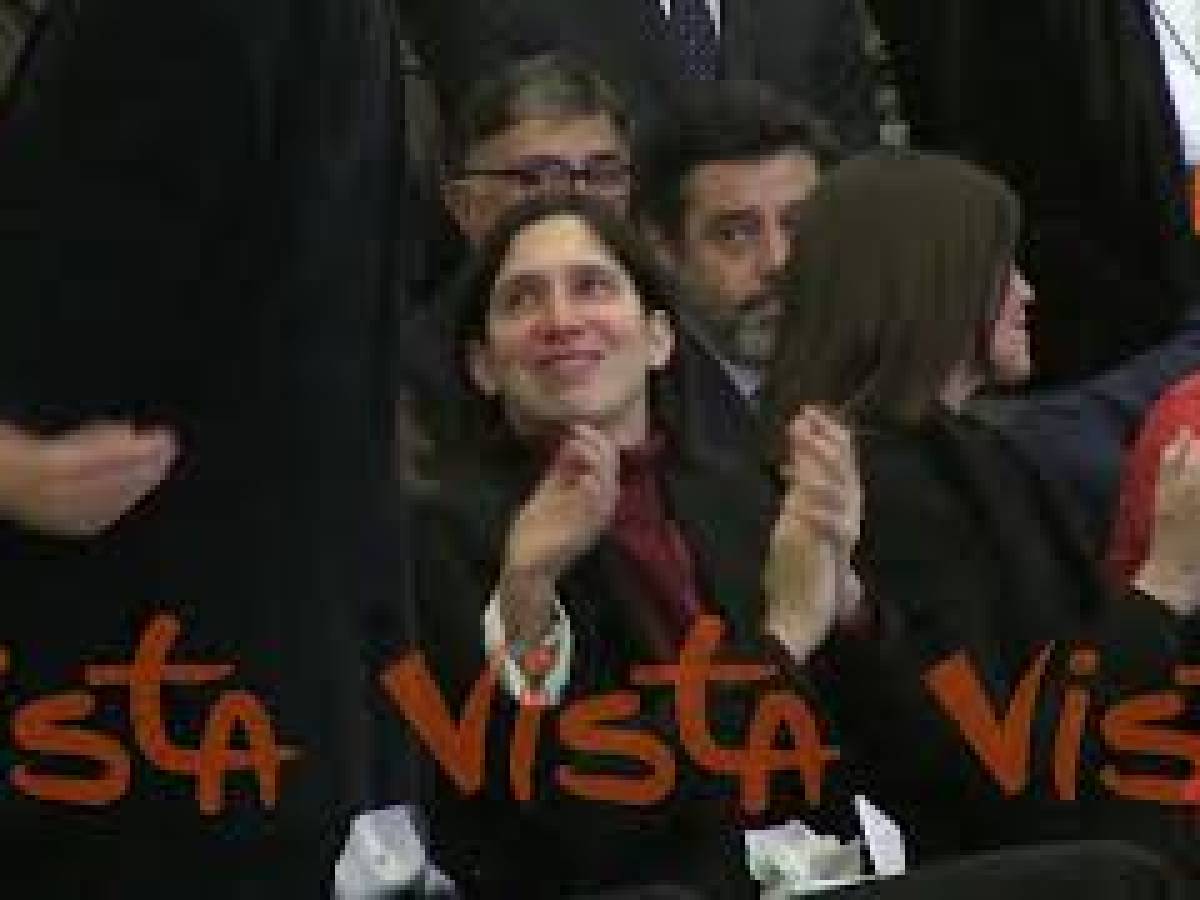 VIDEO: Elly Schlein alla camera ardente per Valeria Fedeli in ...