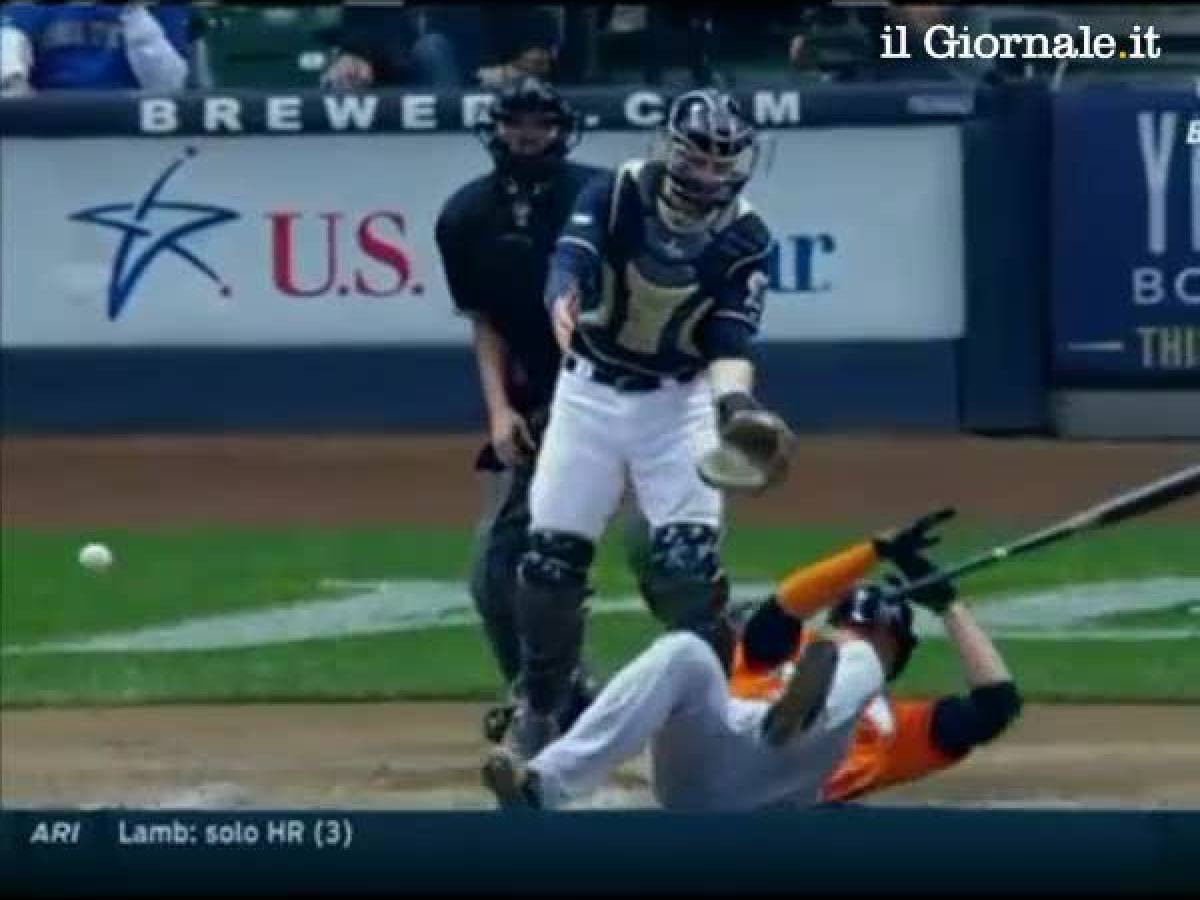 VIDEO: Colpito in faccia da una palla da baseball - il Giornale