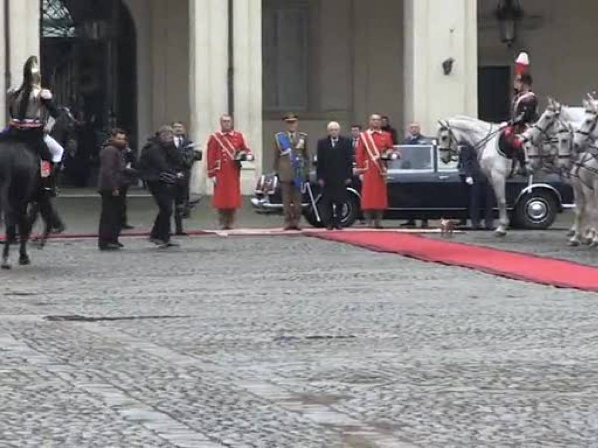 VIDEO: Briciola, il cane dei corazzieri e Mattarella - il Giornale