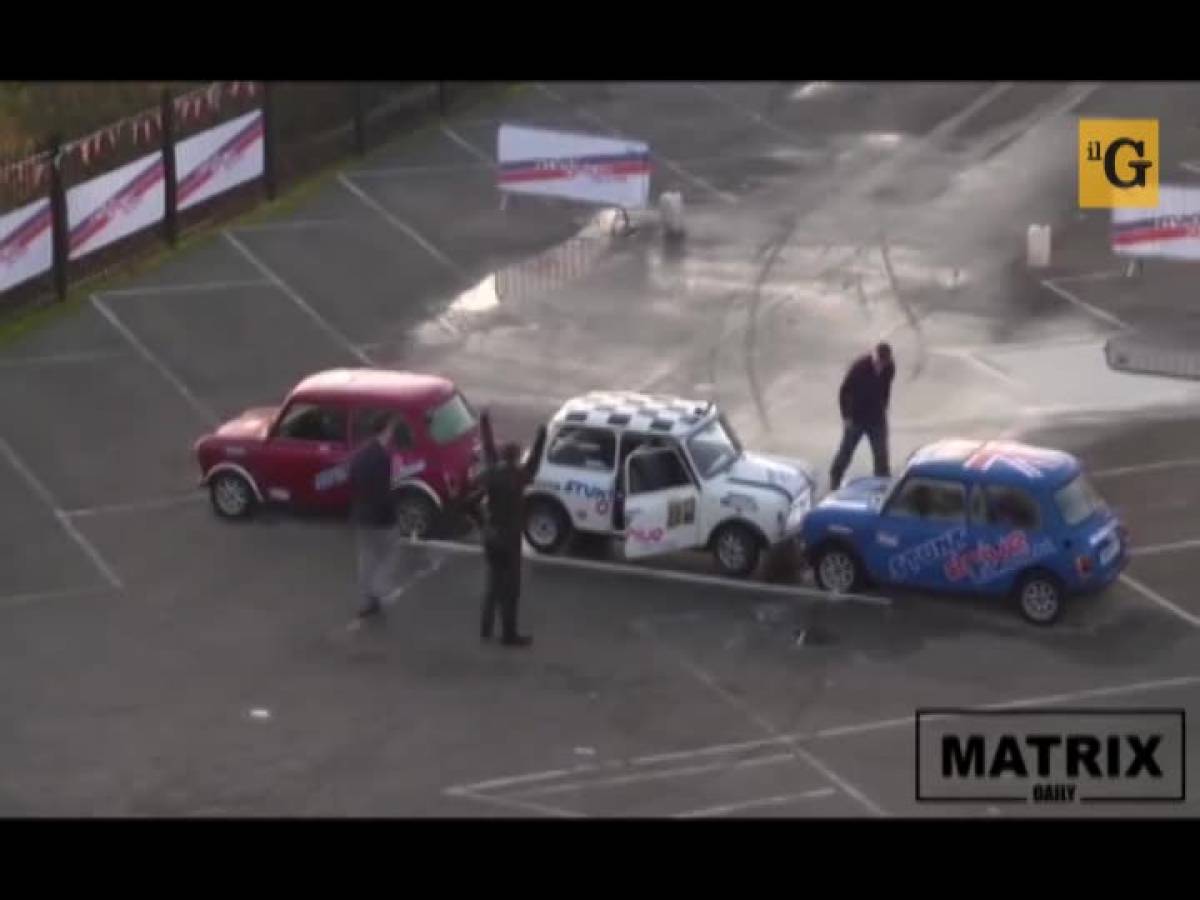 VIDEO: Parcheggio in retromarcia a 40km/h. È record! - il Giornale