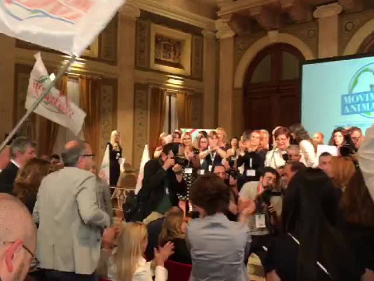 VIDEO: Standing ovation per la nascita del primo Movimento animalista d ...