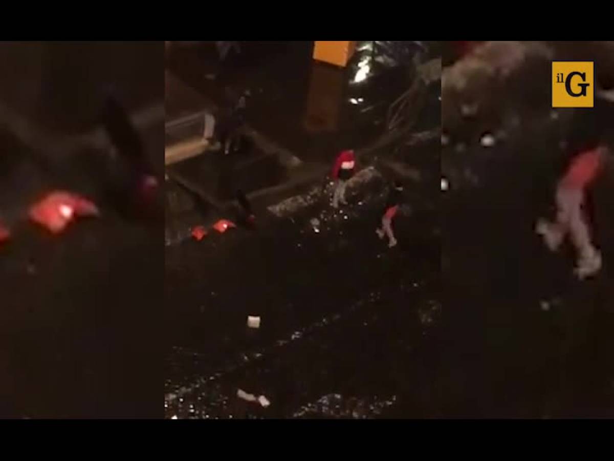 VIDEO: Il "crack party" all'ingresso della metro di Piazza Vittorio ...