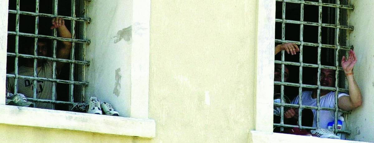 Marassi, scoppia la rivolta dei detenuti E il quartiere non riesce più ...